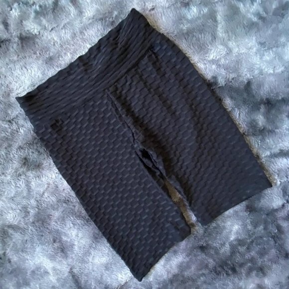 Urban Outfitters | Shorts | The It Girl Scrunch Butt Honeycomb Shorts ...